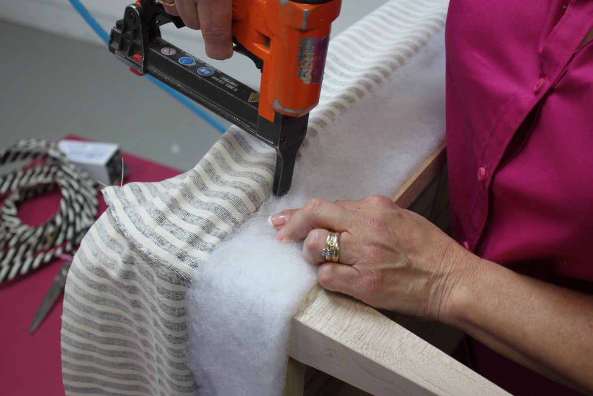 How to Reupholster an Ottoman | Online Upholstery experts